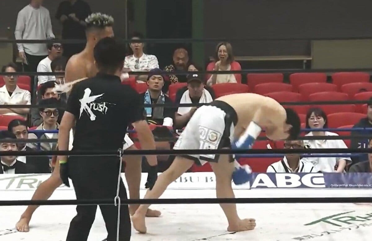 【写真・画像】空手日本王者、“オラつき”ファイターに衝撃の秒殺KO負け グローブタッチを拒否され、直後にまさかの惨劇 1枚目 | 格闘技 | ABEMA TIMES | アベマタイムズ