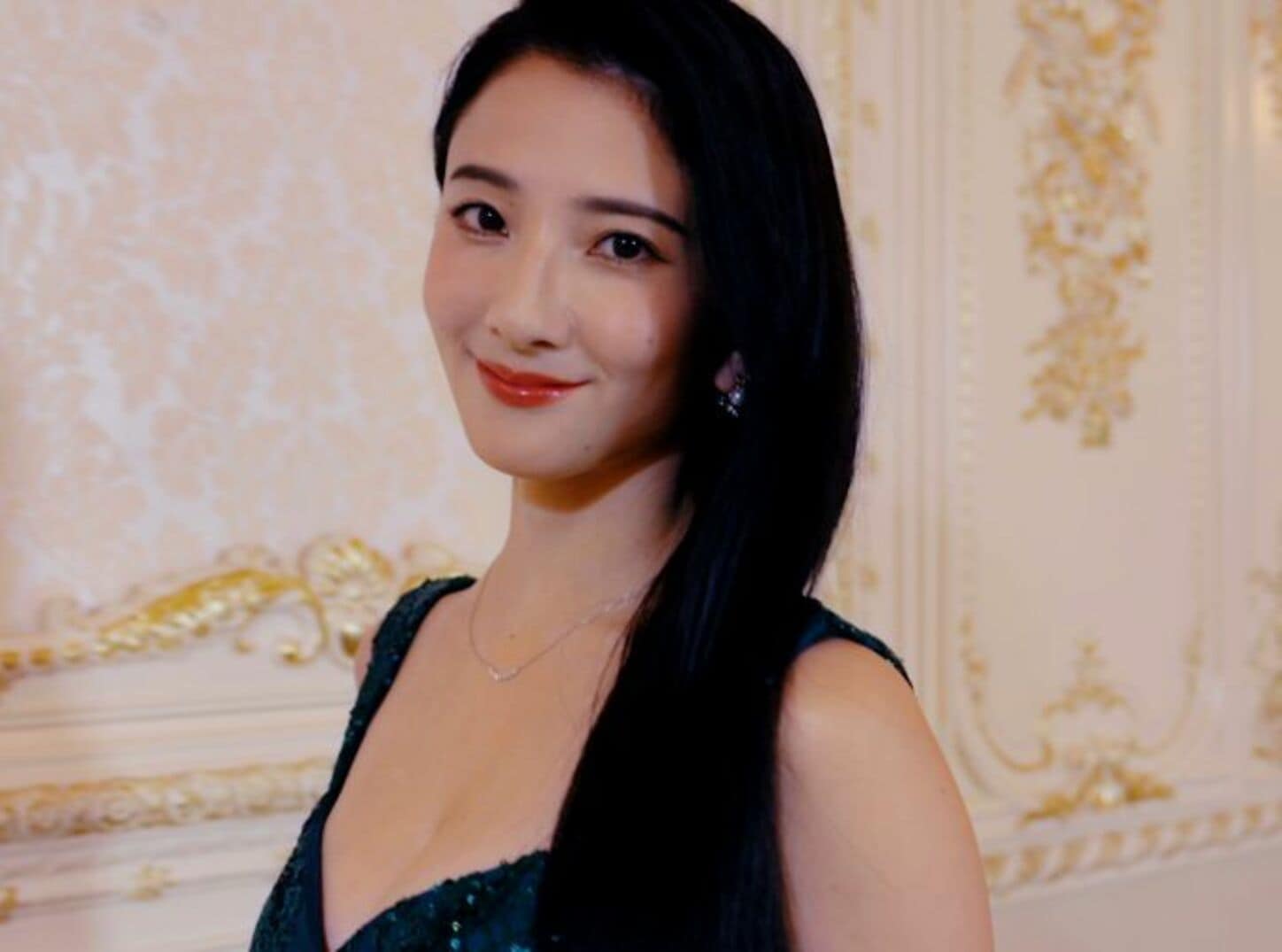 国宝級バストを持つ“神スタイル”ダンサー美女「私よりモテる人は見たことない」「告白されたのは2日前」 恋愛 Abema Times