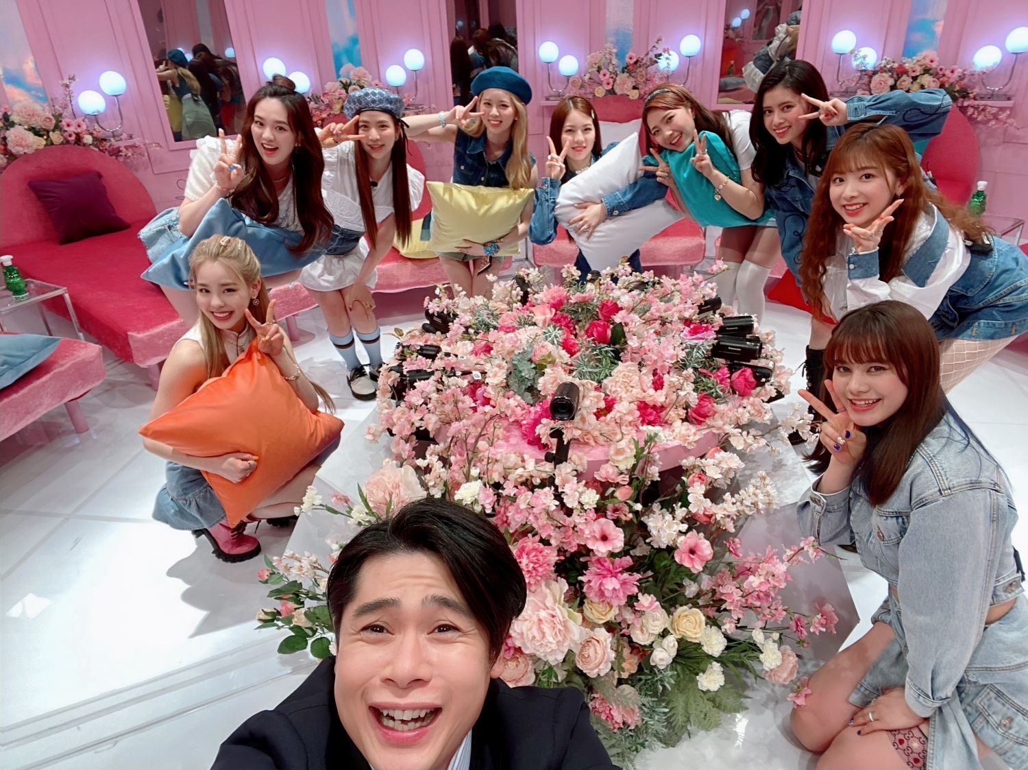 NiziU、超レアな写真を続々披露！ABEMA特番、今夜放送『NiziU × ABEMA「NiziU Picture」』 | バラエティ | ABEMA TIMES