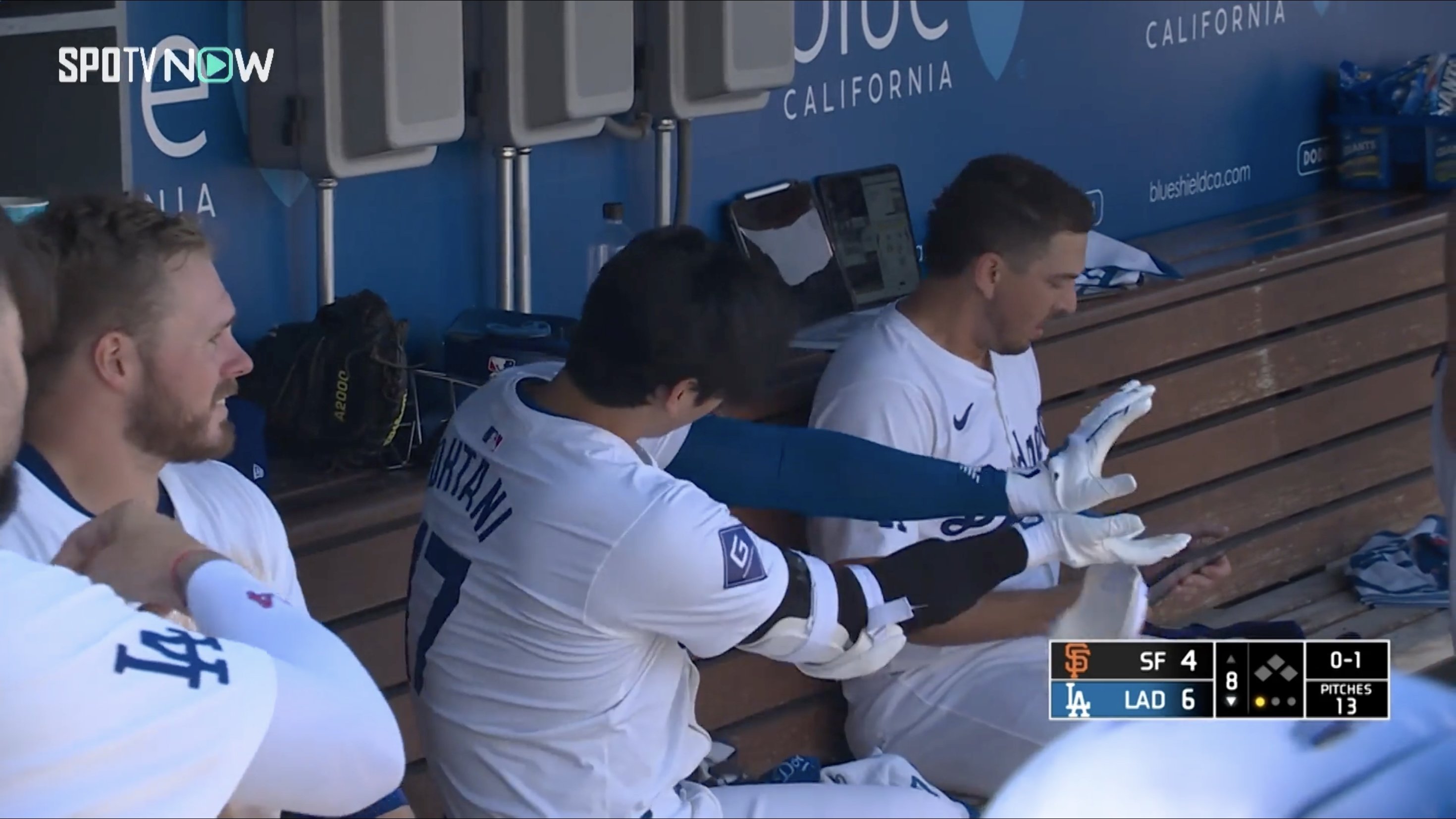 SNS騒然！ 大谷翔平、250号弾後のベンチで“まさかの”必殺技炸裂 「ちょっと頑張れば出せそう」HR級インパクトの笑撃シーン | MLB | ABEMA TIMES | アベマタイムズ