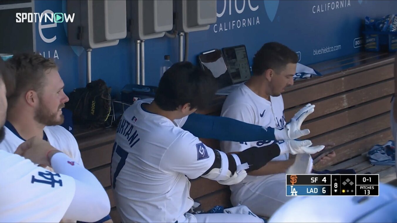 【写真・画像】SNS騒然！ 大谷翔平、250号弾後のベンチで“まさかの”必殺技炸裂 「ちょっと頑張れば出せそう」HR級インパクトの笑撃シーン 1枚目 | MLB | ABEMA TIMES ...