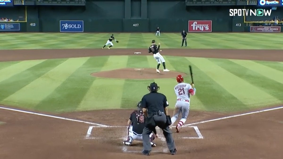 【写真・画像】好調ヌートバー、打球速度170キロ超えの強烈センター前ヒット 一塁上で控えめなペッパーミルパフォーマンスを披露 1枚目 | MLB | ABEMA TIMES | アベマタイムズ