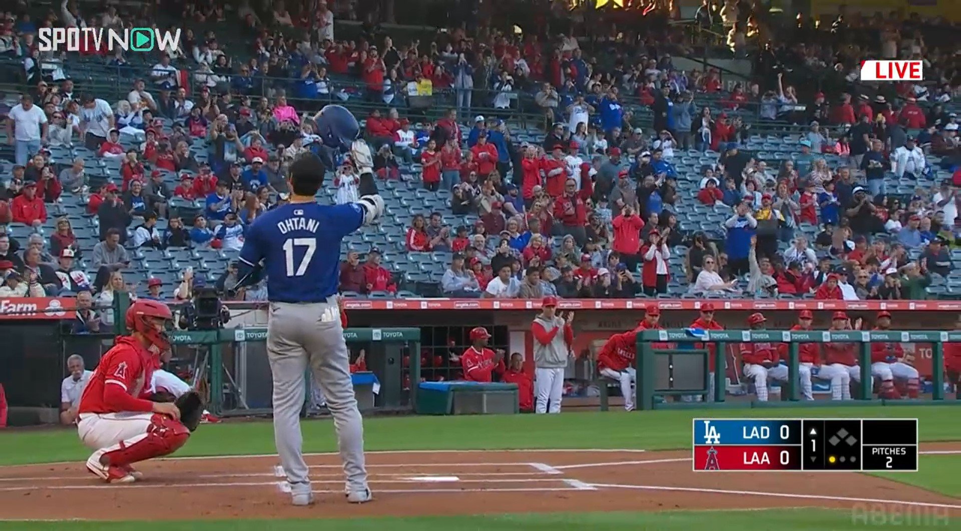 【写真・画像】大谷翔平、驚きと感動で思わず“フリーズ” 古巣エンゼルスの粋な演出で見せた珍しいリアクション 1枚目 | MLB | ABEMA TIMES | アベマタイムズ