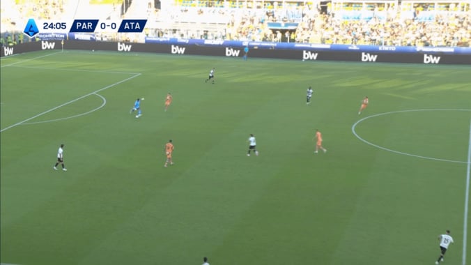 【写真・画像】「えぐい！」鈴木彩艶の“超低空高速パス”にファン騒然「うまいなぁ…」「実質ボランチ」元日本代表GKも絶句した瞬間 2枚目 | 海外サッカー | ABEMA TIMES | アベマタイムズ