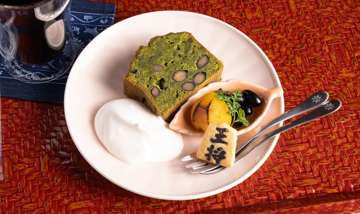 【写真・画像】藤井聡太王将、午前のおやつは「嬉野抹茶と黒豆のケーキ」、羽生善治九段は「ガトーショコラ」／将棋・王将戦七番勝負第6局 1枚目 | ニュース | ABEMA TIMES | アベマタイムズ