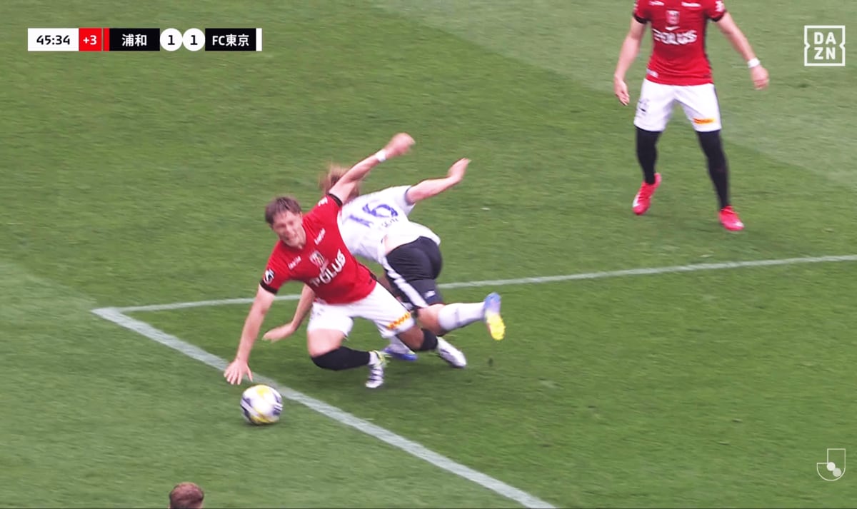 「ふざけるな！」浦和DFが接触転倒→PKなしで物議「え？VARも介入しないの？」「何回見てもファウルだろ」スタジアム大ブーイング＆SNS大荒れ | Jリーグニュース | ABEMA TIMES ...
