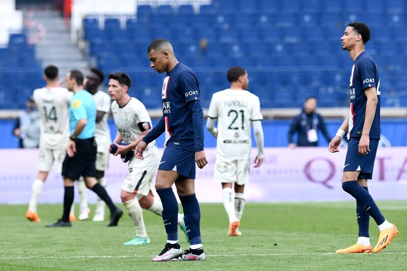 前半に退場者を出したPSG、ホーム今季3敗目…エンバぺが同点弾も、ロリアンに3失点 | サッカー | ABEMA TIMES | アベマタイムズ