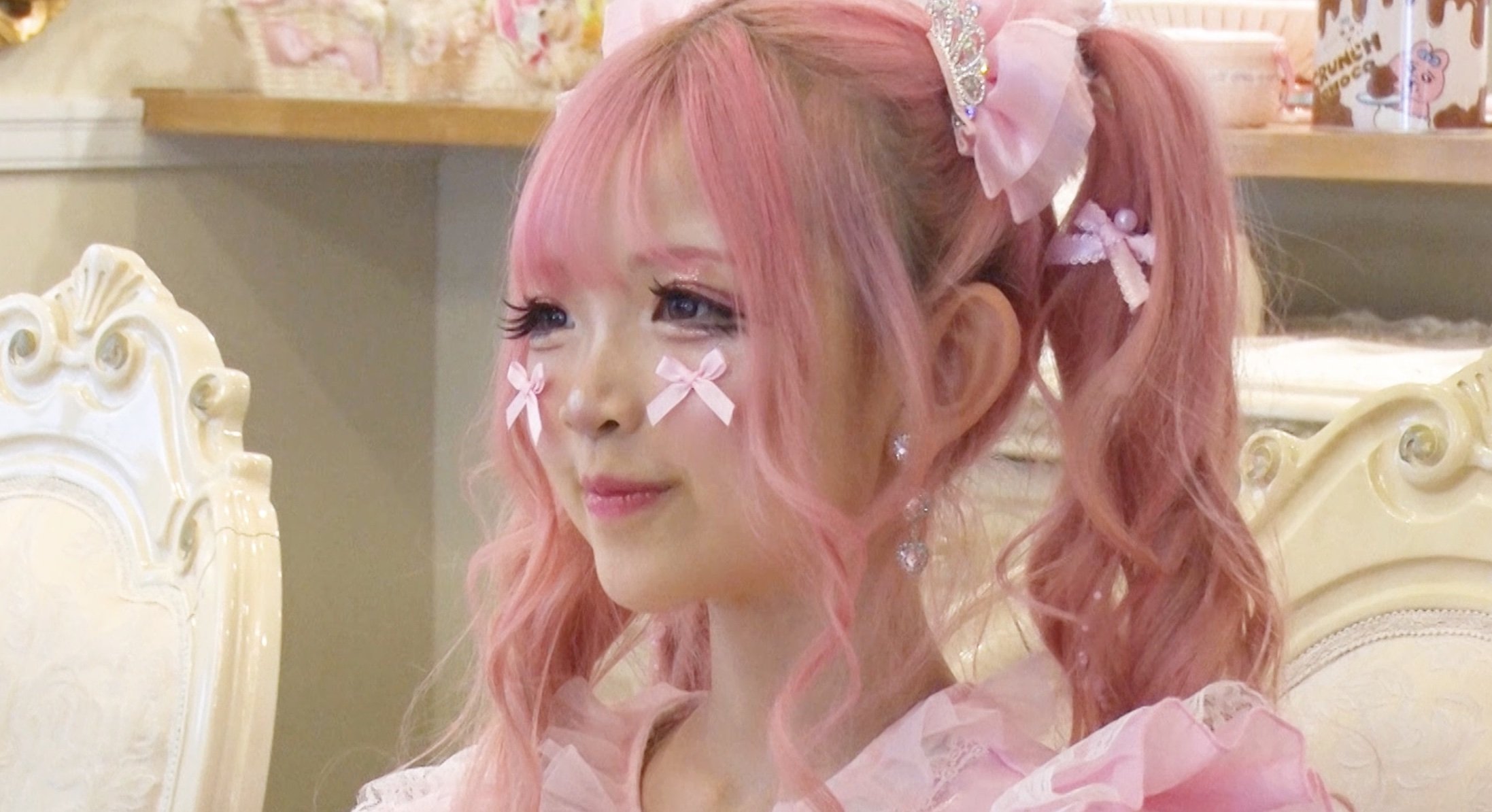 【写真・画像】姫ギャル小学生が暮らす“プリンセス仕様”の豪邸に衝撃「どこで買えるんですか？」特注の天蓋ベッドは約300万円 1枚目 | バラエティ | ABEMA TIMES | アベマタイムズ