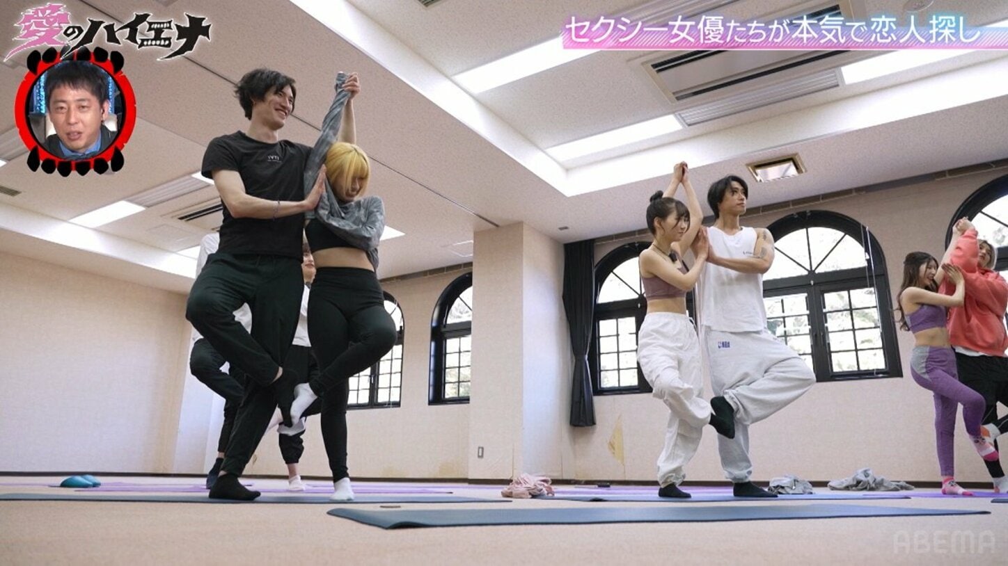 【写真・画像】21歳新人セクシー女優、くびれ際立つピチピチなヨガウェアで筋肉イケメンと密着ヨガ 3枚目 | バラエティ | ABEMA TIMES | アベマタイムズ