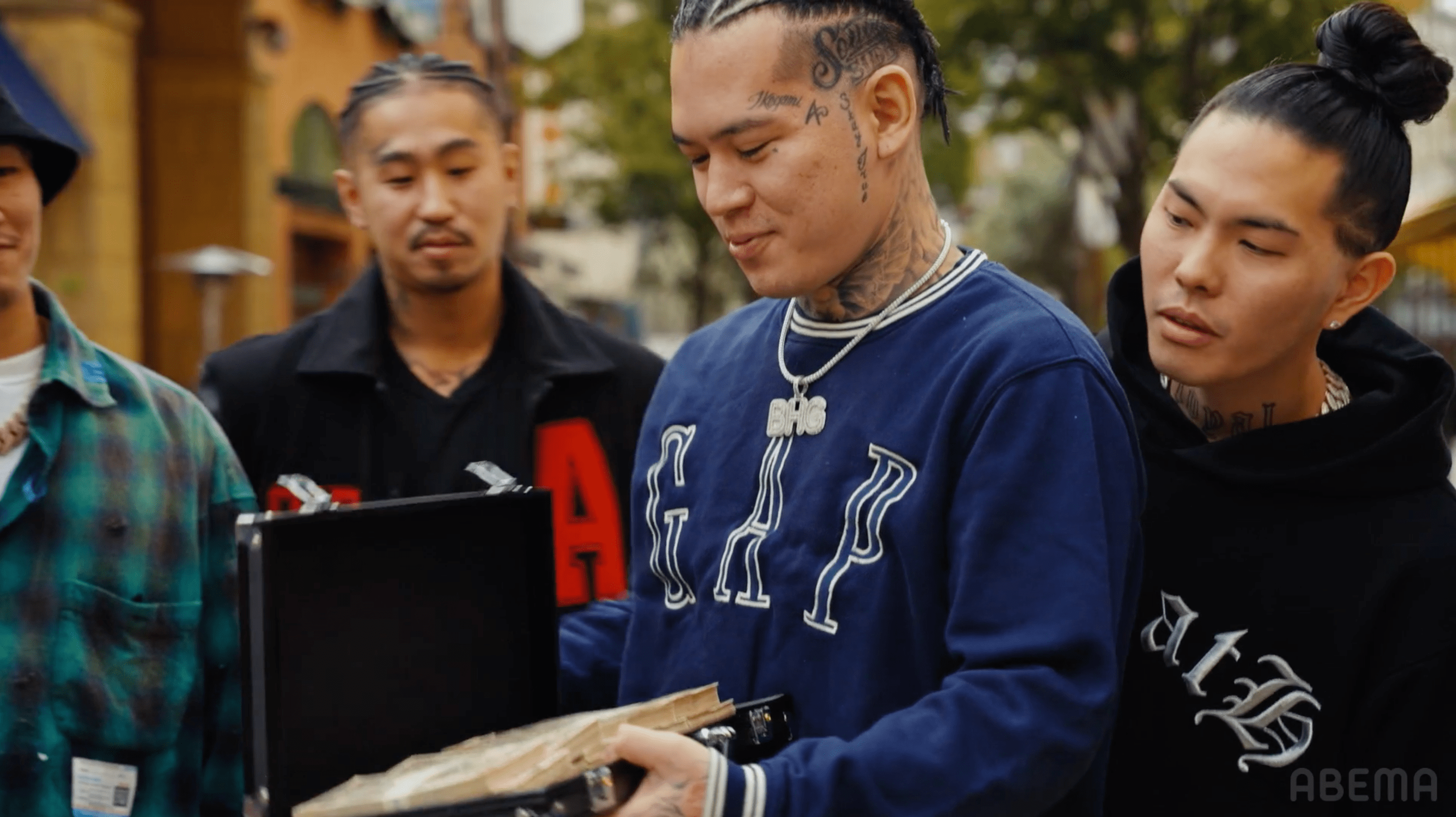 『BAD HOP 1000万1週間生活』 第1話 地元、神奈川県・川崎市にBAD HOPが上陸、思い出の場所と禁断のエピソードを次々暴露 ...