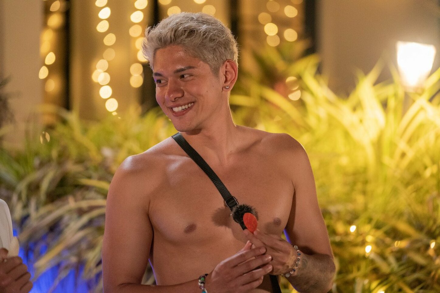 「ハグしていい？」セクシー美人カフェ店員、片想い中のイケメンに積極的におねだり | ニュース | ABEMA TIMES | アベマタイムズ