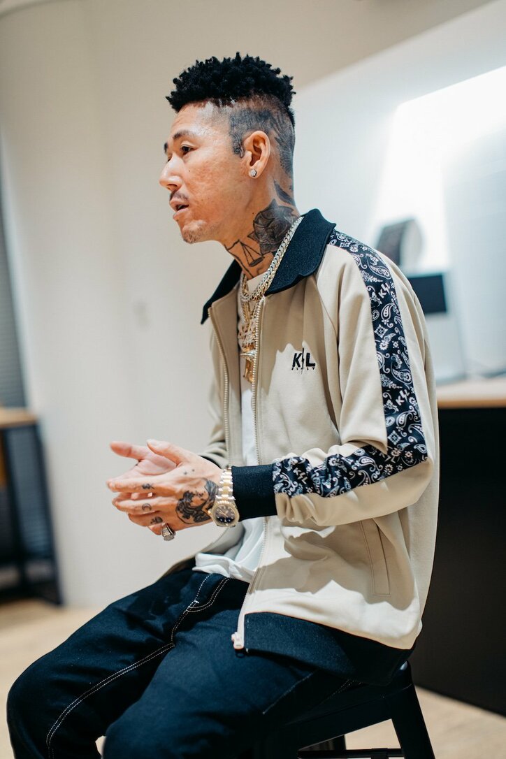 【写真・画像】レーベルも立ち上げ、順調にリリースを重ねるKOWICHI。「次に出すアルバムは自分の最後のアルバムになるかも、気持ち的に」と語るリアルな胸の内とは！？ 1枚目 | インタビュー ...