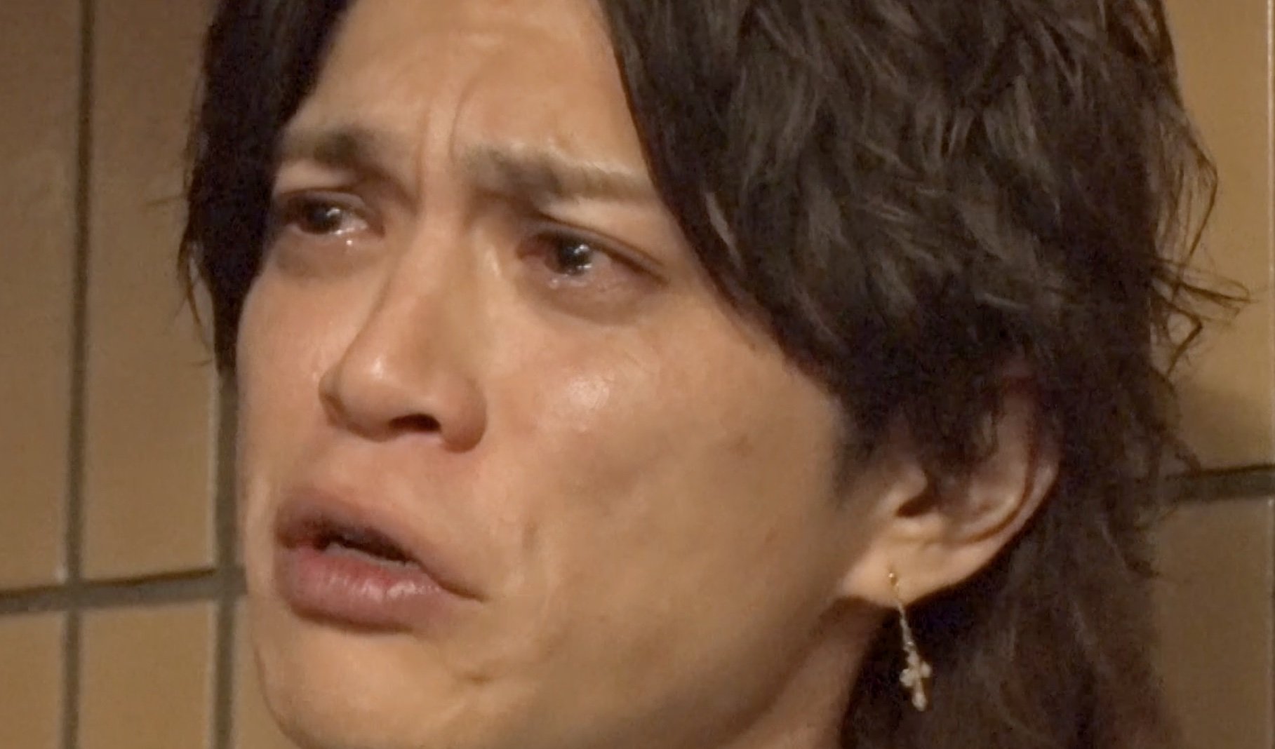 ホスト山本裕典、号泣「俺のせいか！？」新人ホストに接客を注意され逆ギレ | バラエティ | ABEMA TIMES | アベマタイムズ