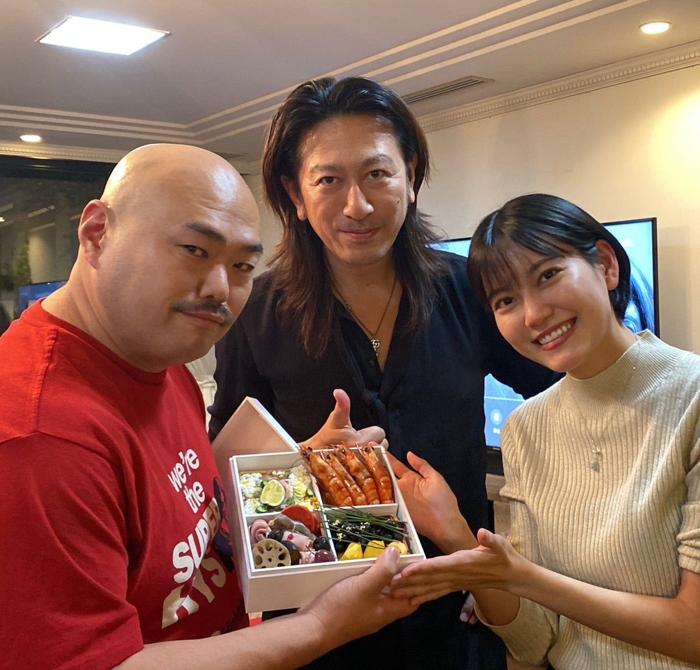 クロちゃん、彼女・リチと一緒にGLAY・TAKUROの新年会へ「めちゃくちゃ楽しかった」 | 話題 | ABEMA TIMES | アベマタイムズ