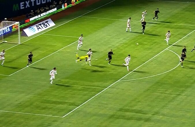 【写真・画像】サッカー界のイチロー！？ GK鈴木彩艶の“50m弾丸スロー”が「キックと変わらんw」「凄すぎて笑っちゃう」ハーフライン超えの“強肩”にSNS騒然 2枚目 | サッカー日本代表 ...