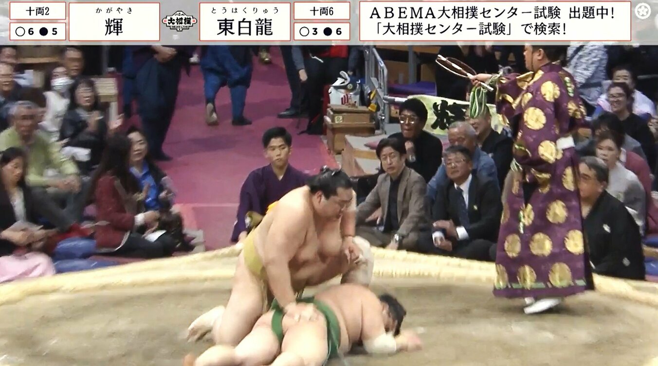 【写真・画像】巨漢力士のビンタで“一撃”KO 「右フックだ」「重いの入った」倒れた力士はフラフラ 1枚目 | 大相撲 | ABEMA TIMES | アベマタイムズ