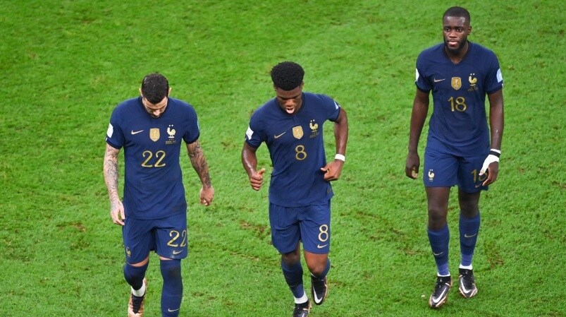 W杯決勝であった！フランス代表のひとりだけ仲間外れシーン、実はファインプレーだった | Qoly | FIFA ワールドカップ 2022 完全ガイド by ABEMA