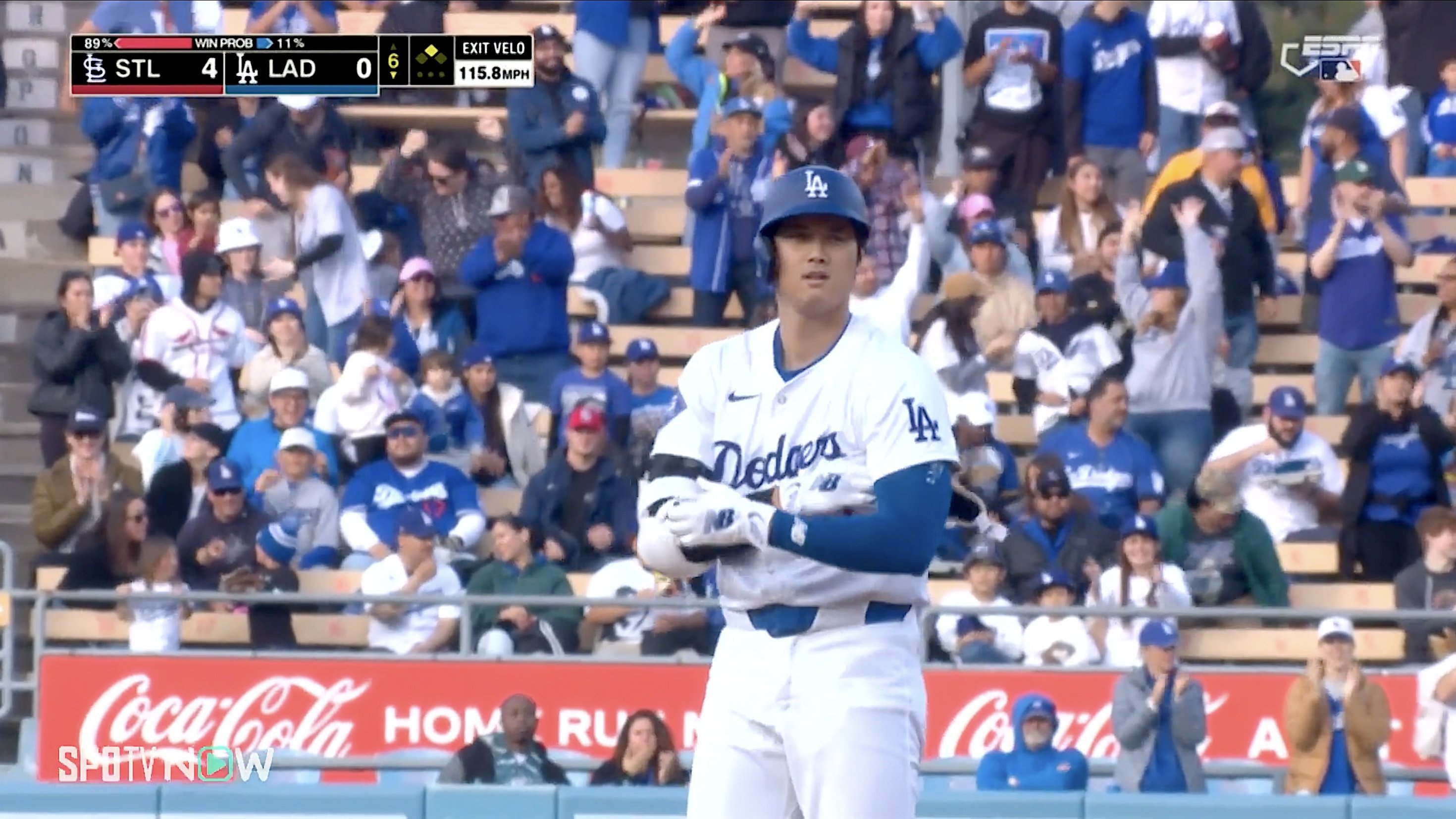 大谷翔平の“驚速”ツーベースに球場“異例熱狂” 立ち上がって拍手喝采…観客も脱帽した衝撃的光景 | MLB | ABEMA TIMES | アベマタイムズ