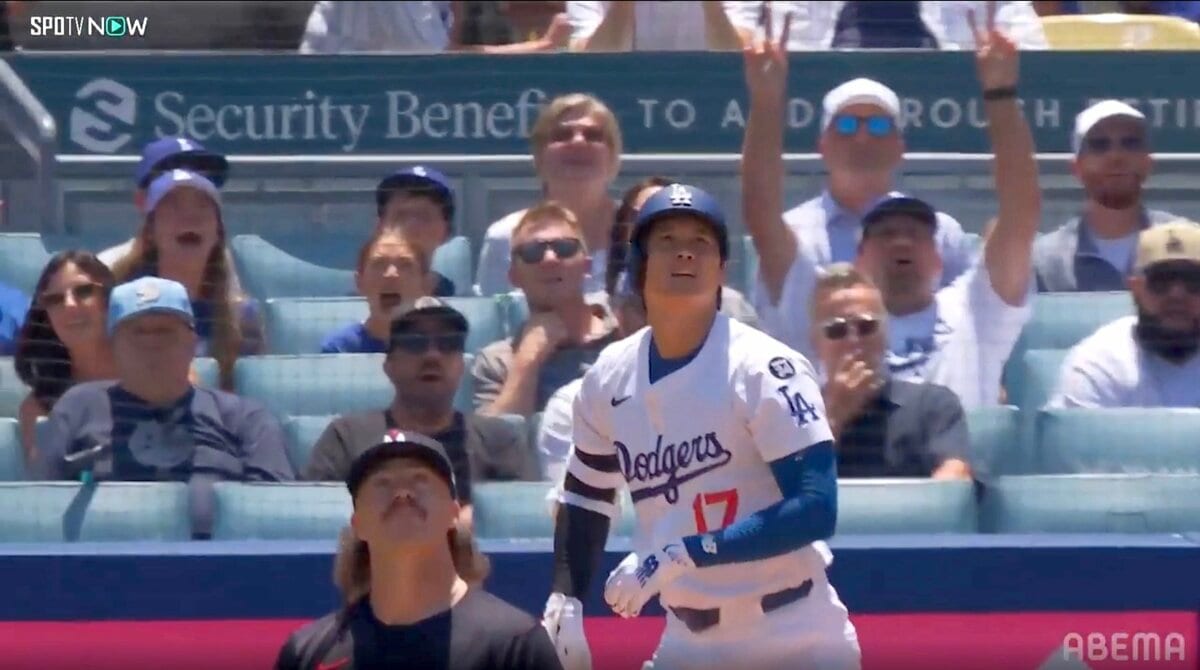 【写真・画像】これぞ大谷翔平の「バットフリップ」 ドジャース公式、衝撃37号弾で“たった一文の”粋な投稿に「もはや芸術」「クール！」 2枚目 | MLB | ABEMA TIMES | アベマタイムズ