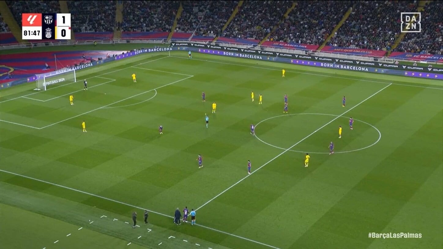 わざとイエローカードをもらった疑惑勃発！？ベテランFWの謎すぎる行為→累積コントロールでクラシコ出場可能に | 海外サッカー | ABEMA TIMES | アベマタイムズ