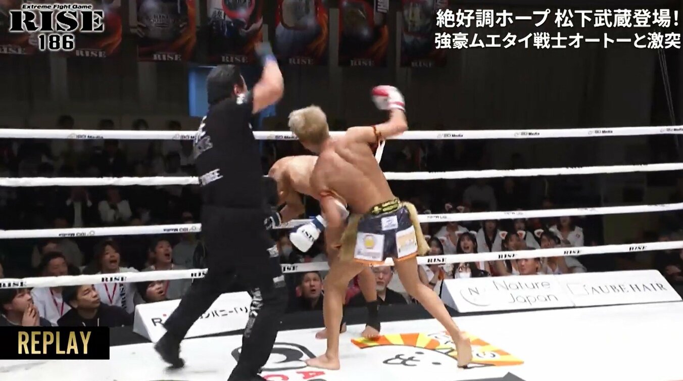 【写真・画像】“立ったまま”ダウンの衝撃KO 劇的決着に「5秒くらい意識がなかった」 2枚目 | 格闘技 | ABEMA TIMES | アベマタイムズ