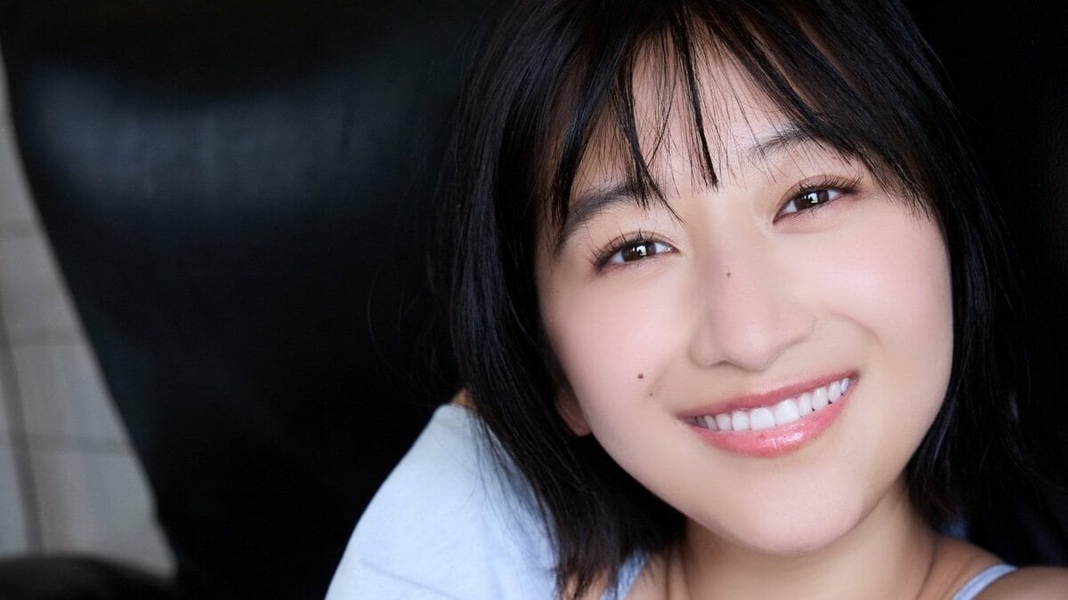 榎原依那の1st写真集未掲載カットが緊急公開 表紙の『FRIDAY』が2連続で完売達成「部内はどよめいています」 | グラビア | ABEMA TIMES | アベマタイムズ