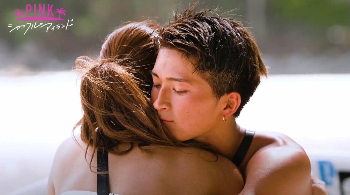 【写真・画像】小麦肌の水着ギャルを海で抱きしめ「OK！充電できました」イケメンサーファーのハグにキュン 2枚目 | ニュース | ABEMA TIMES | アベマタイムズ